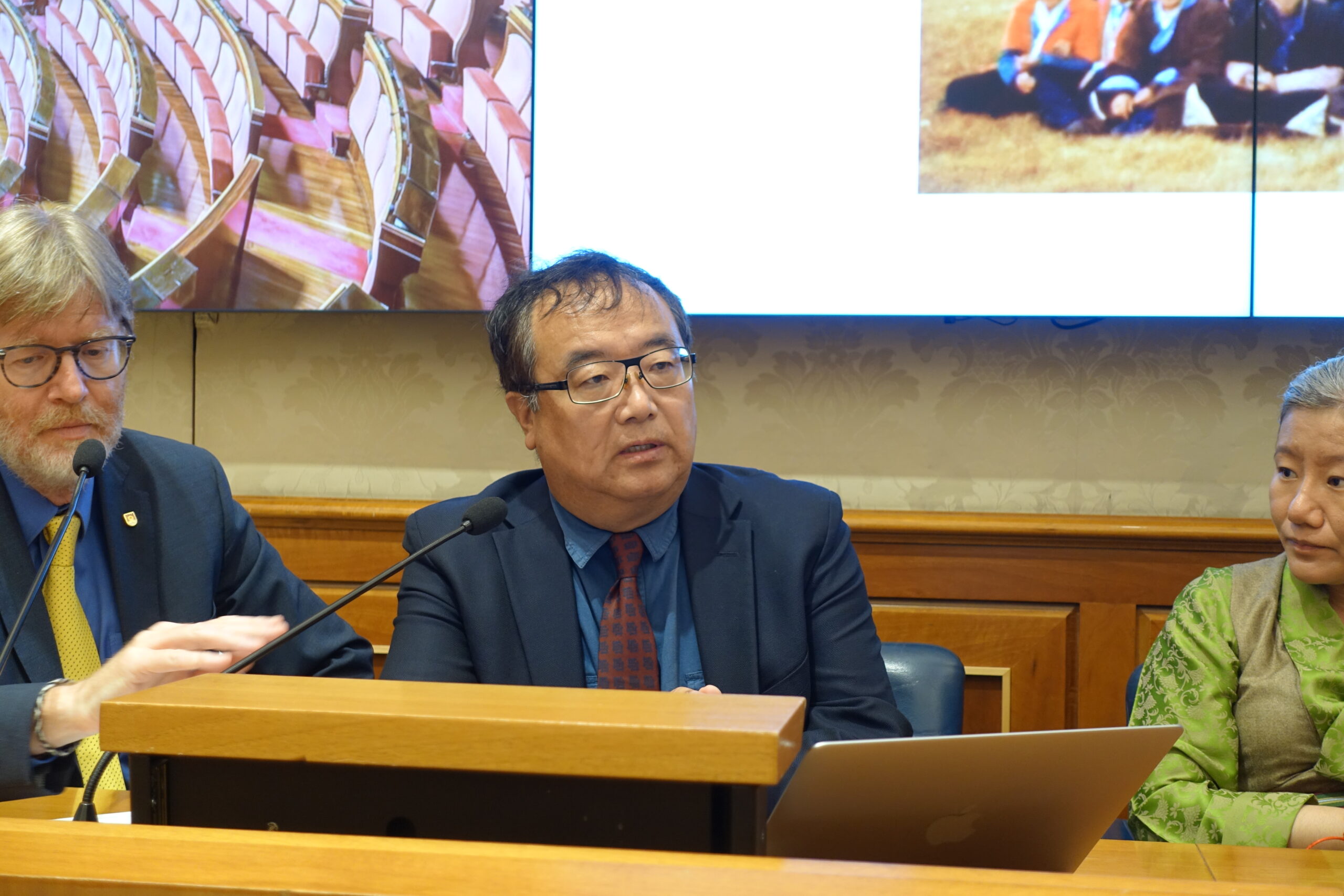 DR GYAL LO RONDT BEZOEK AAN EUROPA AF - Campaign for Tibet